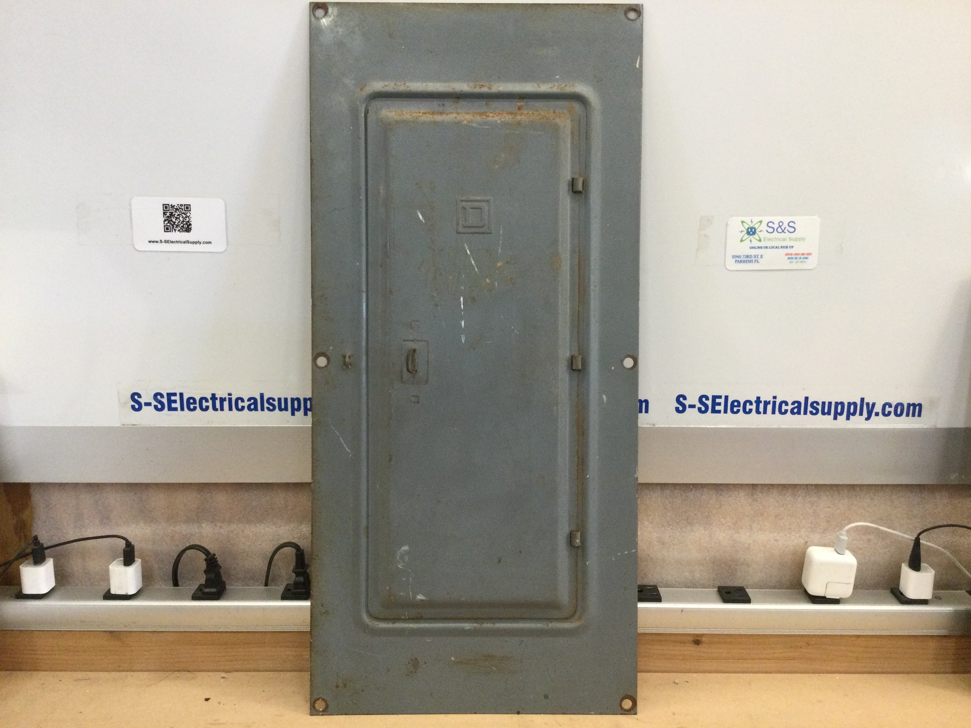 Square D Panel Door, Cover 12" X 26" 20 Spaces 200 Amp 120/240vac Pane