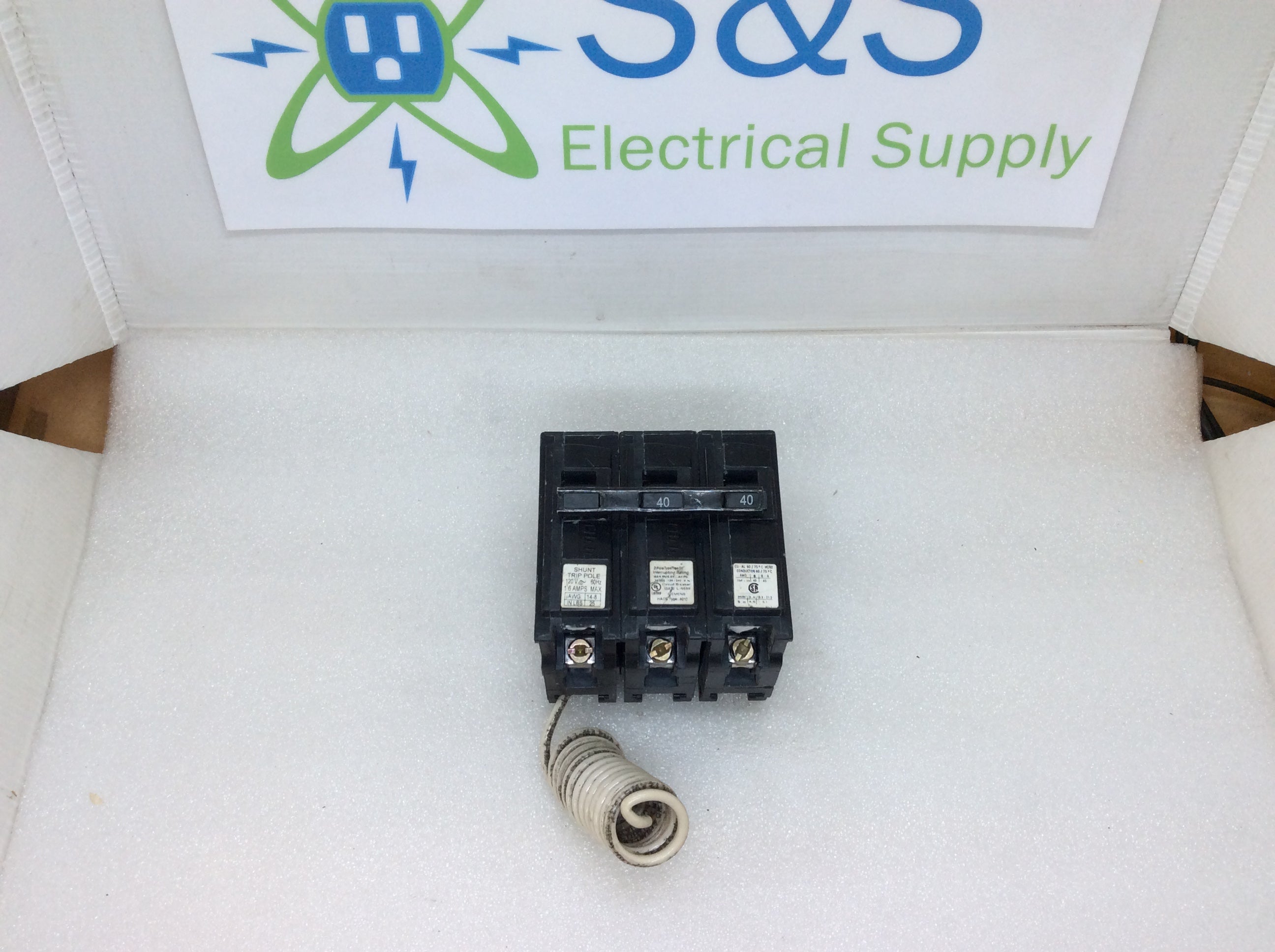 Siemens B24000S01 2 Pole 40A Shunt Trip 120/240V 10kAIC 50/60Hz Type B