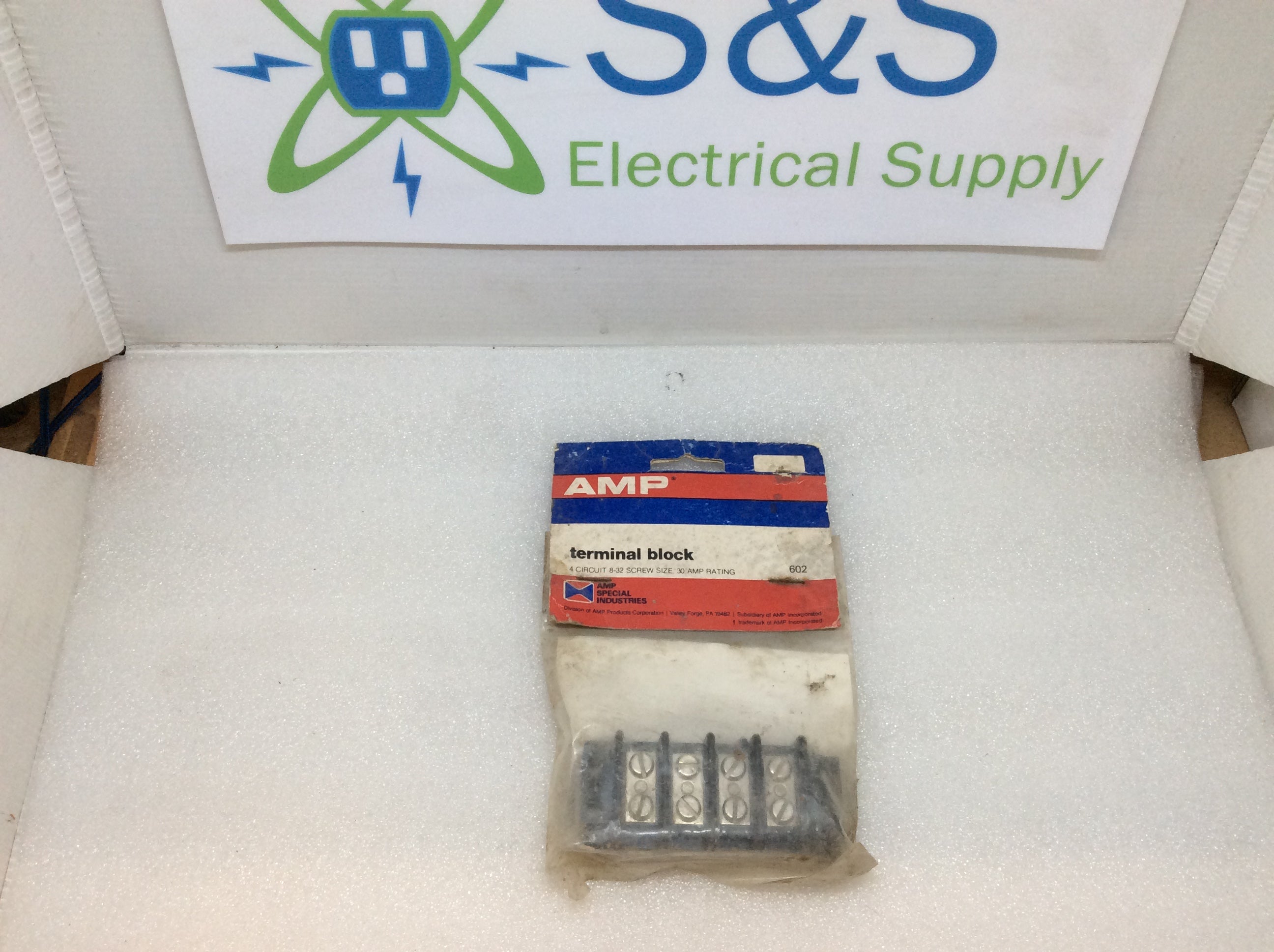 AMP Industries #602 4 Circuit Terminal Block 8-32 Screw Size 30A Ratin
