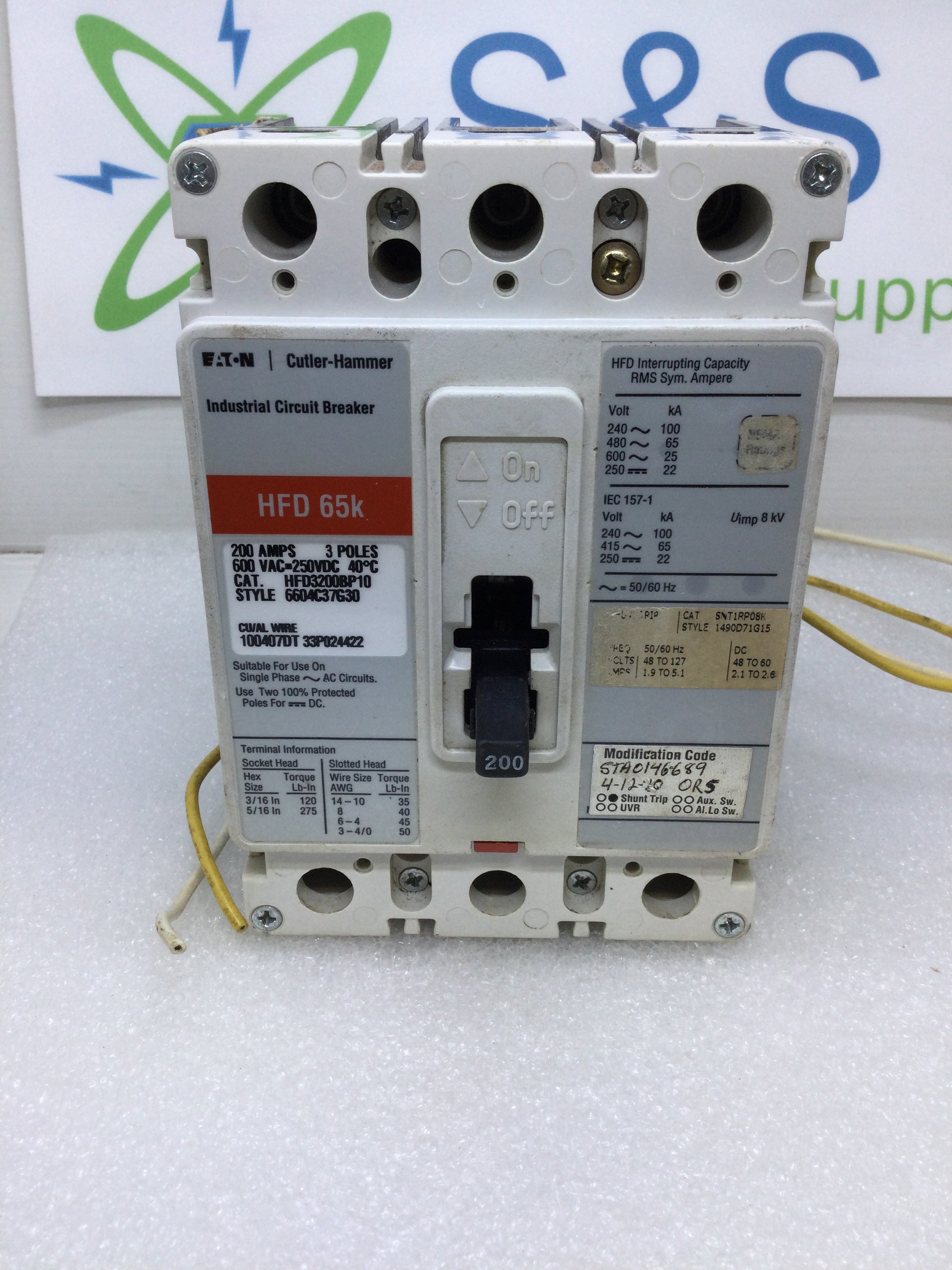 Eaton HFD3200BP10 w/Shunt SNT1RP08K 3 Pole 200 Amp Molded Case Circuit
