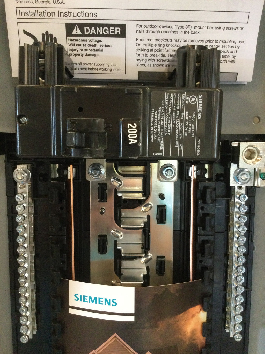 Siemens SN4040B1200 200A 40 Space/40 Circuit 120/240V Plug On Neutral