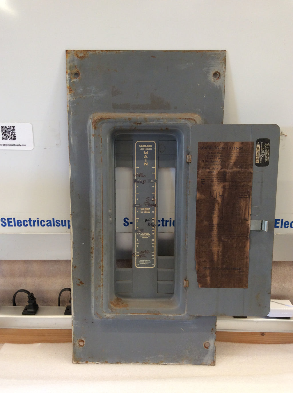 FPE LX116-24 125 Amp 120/240v 1 Phase 3 Wire 24 Space Panel Board Fron