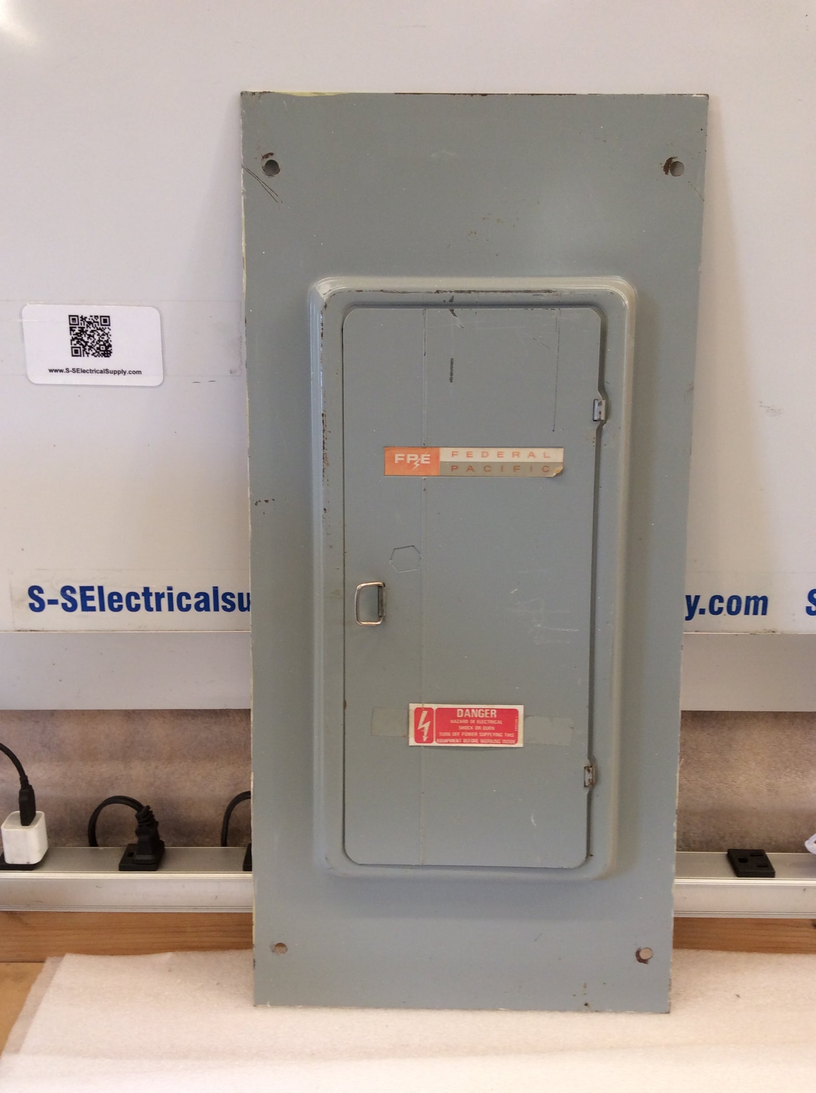 FPE LX116-24 125 Amp 120/240v 1 Phase 3 Wire 24 Space Panel Board Fron