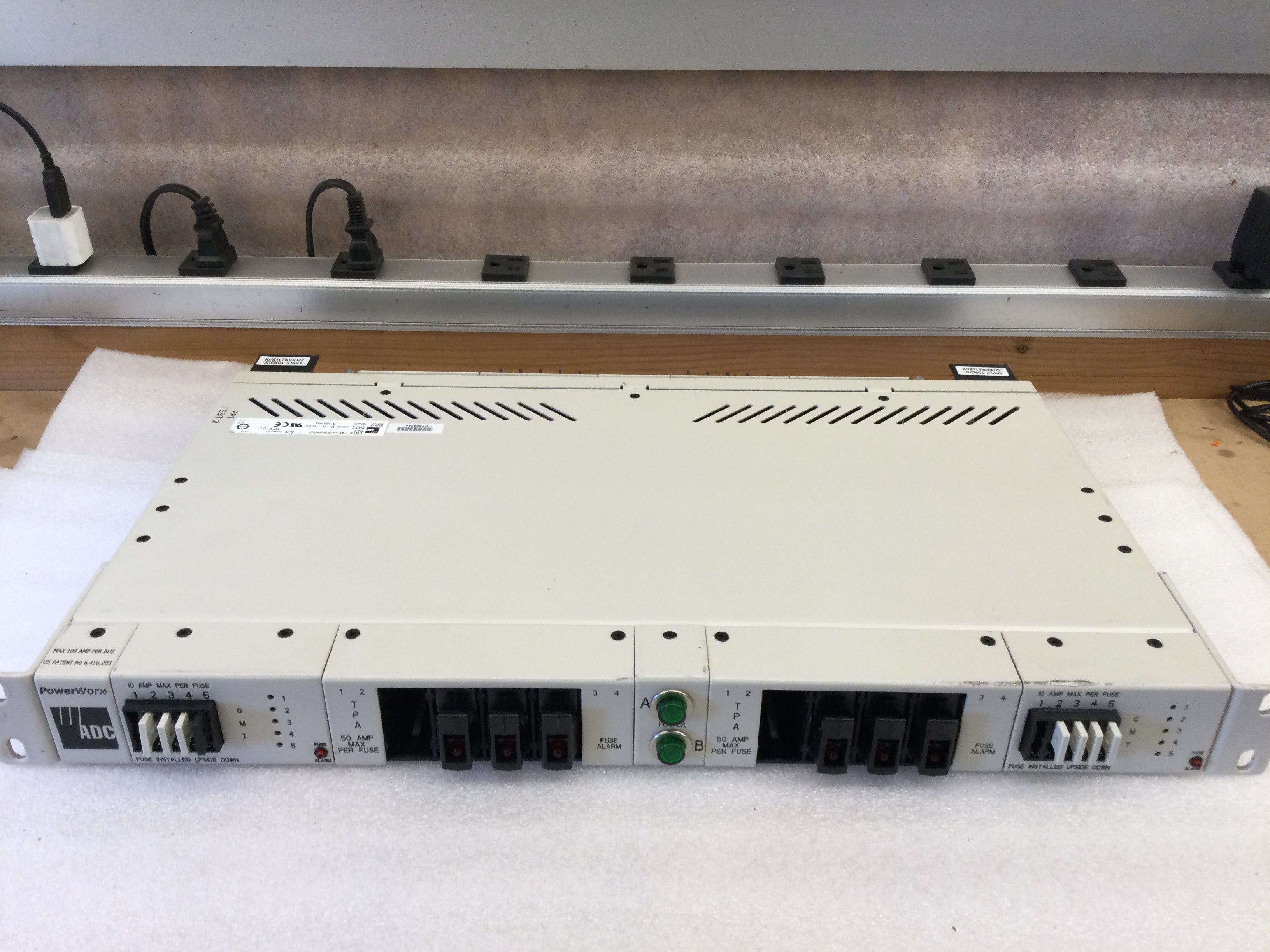 ADC Powerworx PWX-041RCA4G5YSPSP Dual 9 Position Fuse Bus 5x10A 4x50A