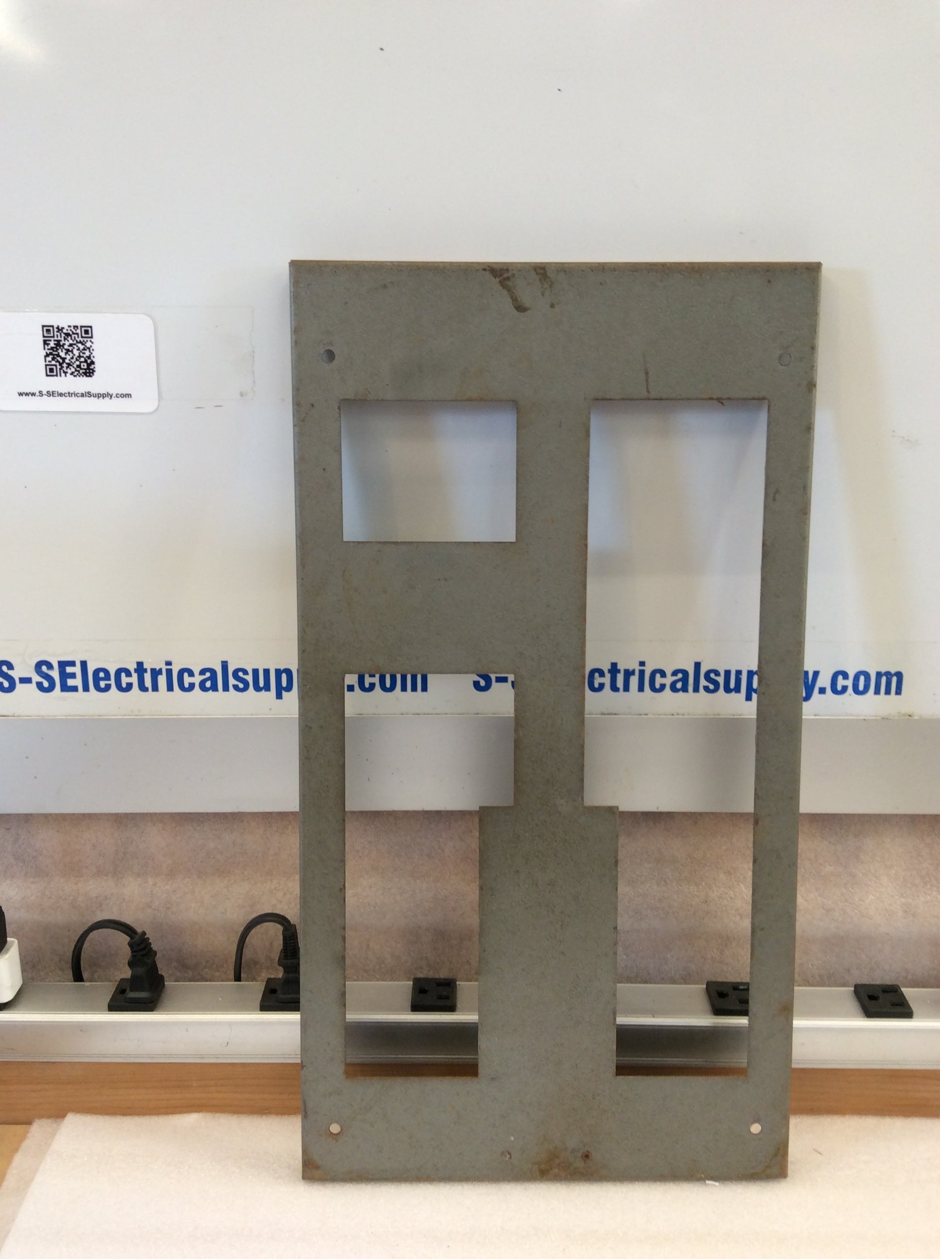 Square D D642606 100 Amp 120/240V Dead Front Panel Cover 19 3/4" x 10