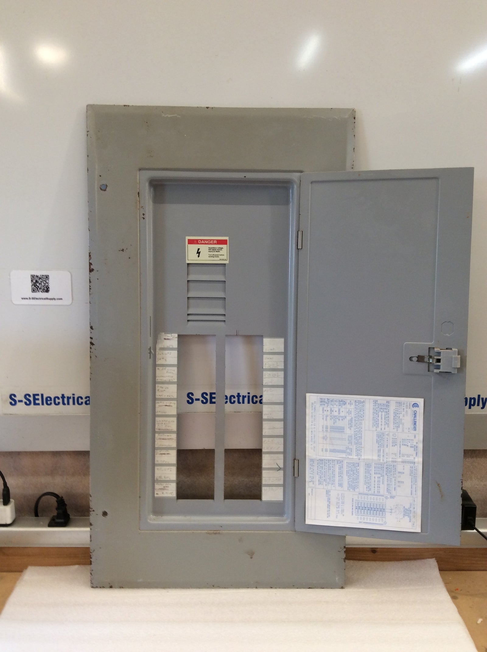 Challenger SL20(20-40)CCT 200 Amp 120/240v Type 1 Indoor Enclosure 20/
