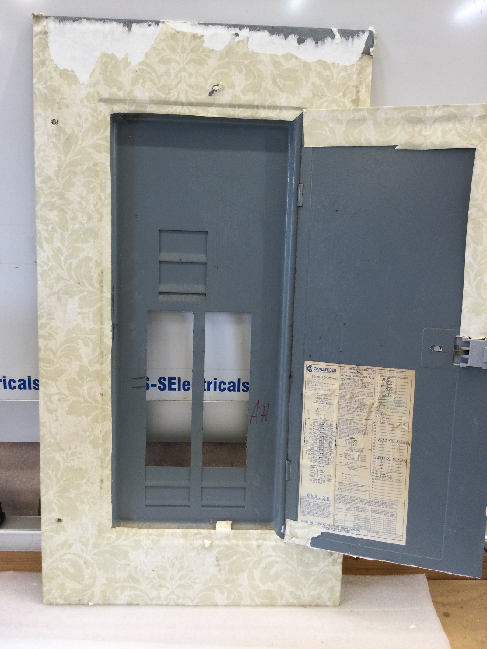 Challenger SL20(20-40)CCT 200 Amp 120/240v Type 1 Indoor Enclosure 20/