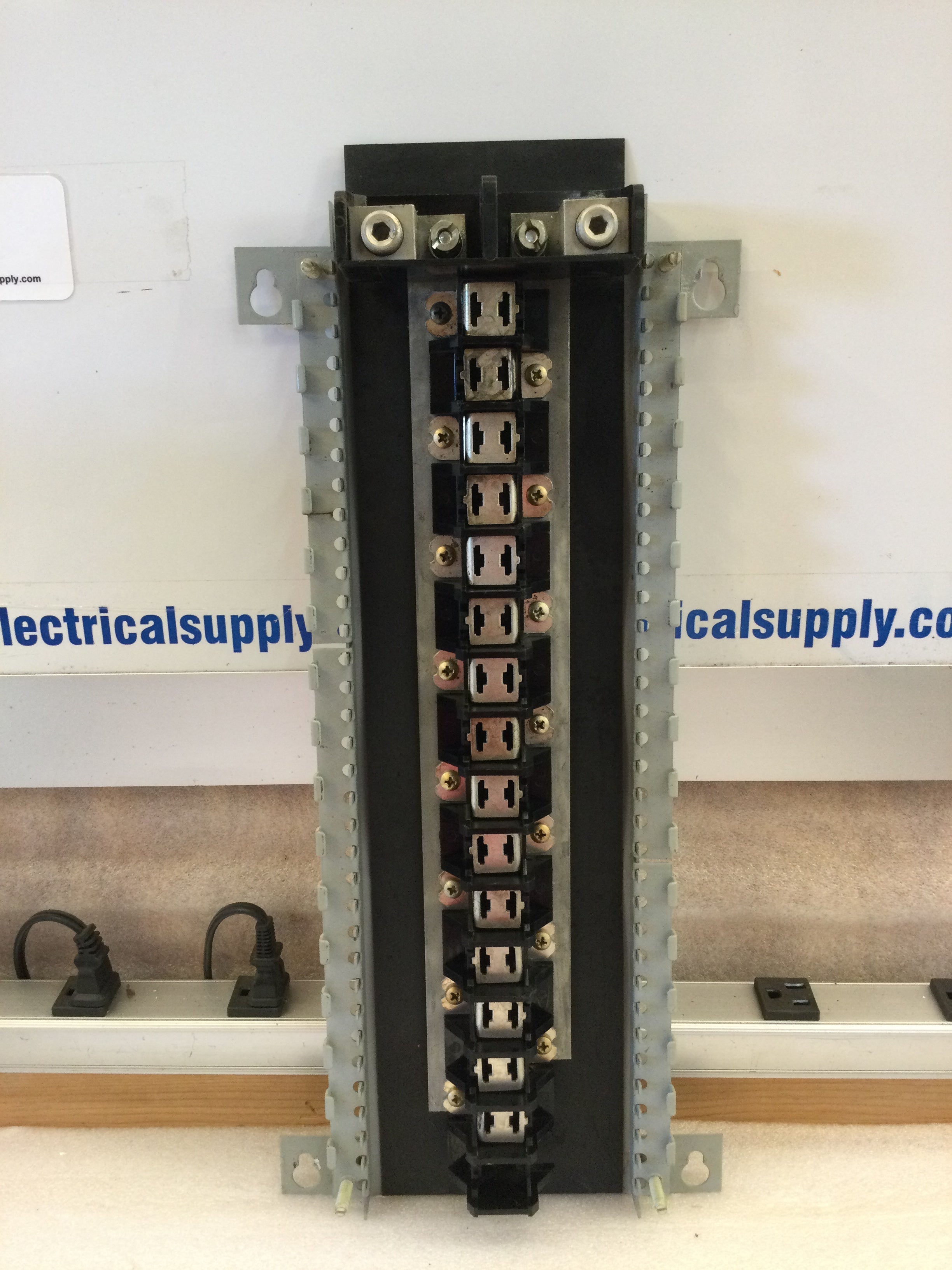 FPE L130-200 200 Amp 15 Space 30 Circuit Panel Guts 19.25" x 8.5"