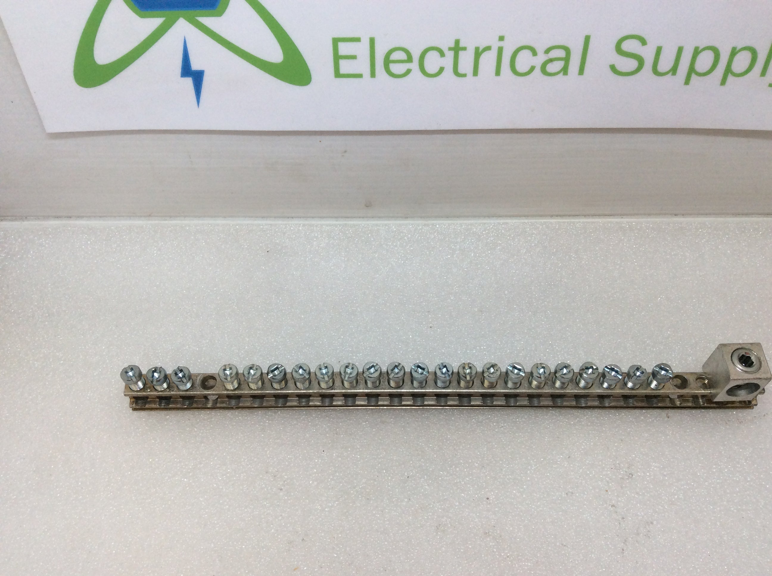 CMC CA-76 27 Position Ground Bar with Add a Lug 2/0-14 CU7AL