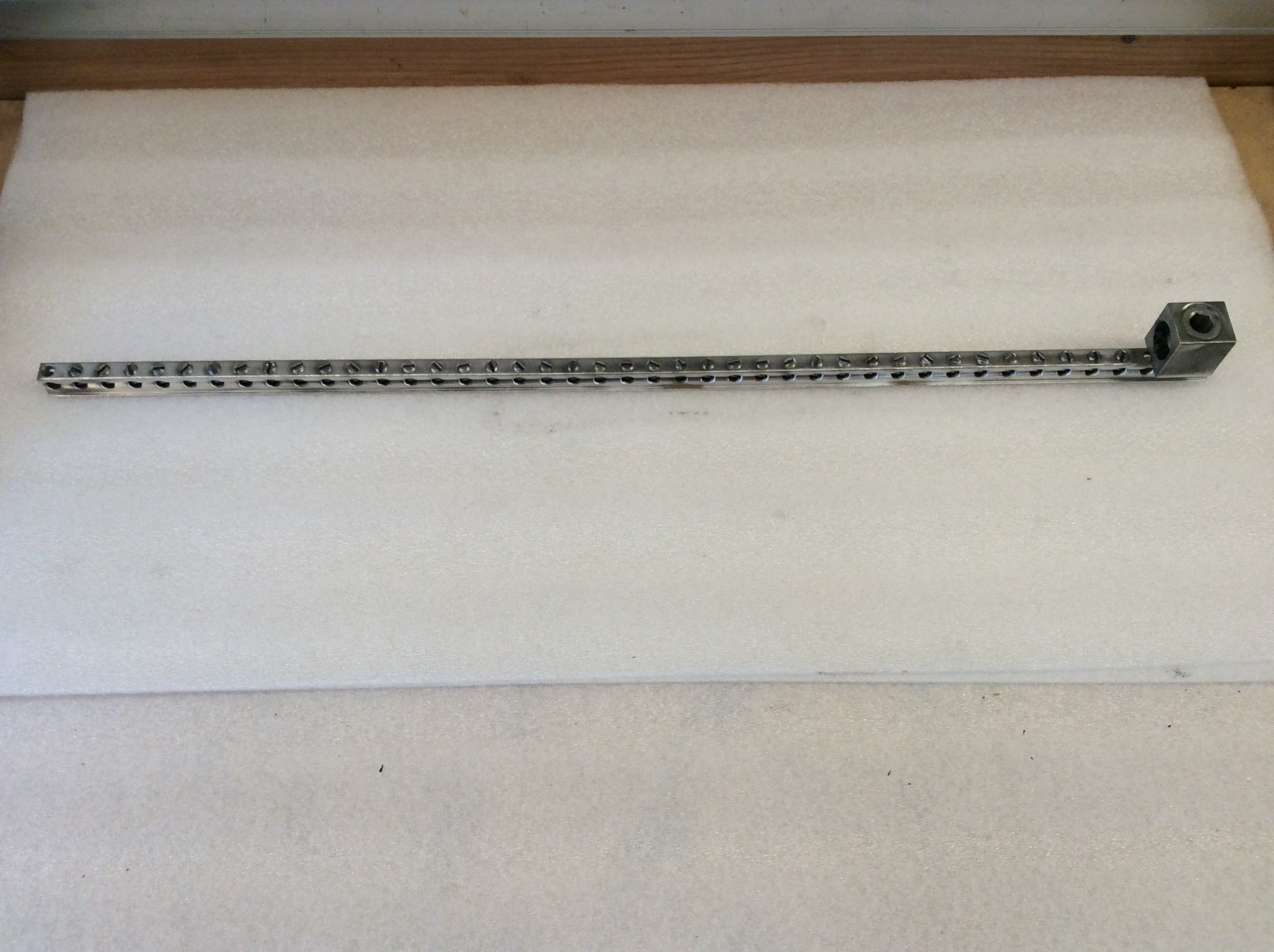 GE General Electric 43 Position Ground Bar with Lug Attachment