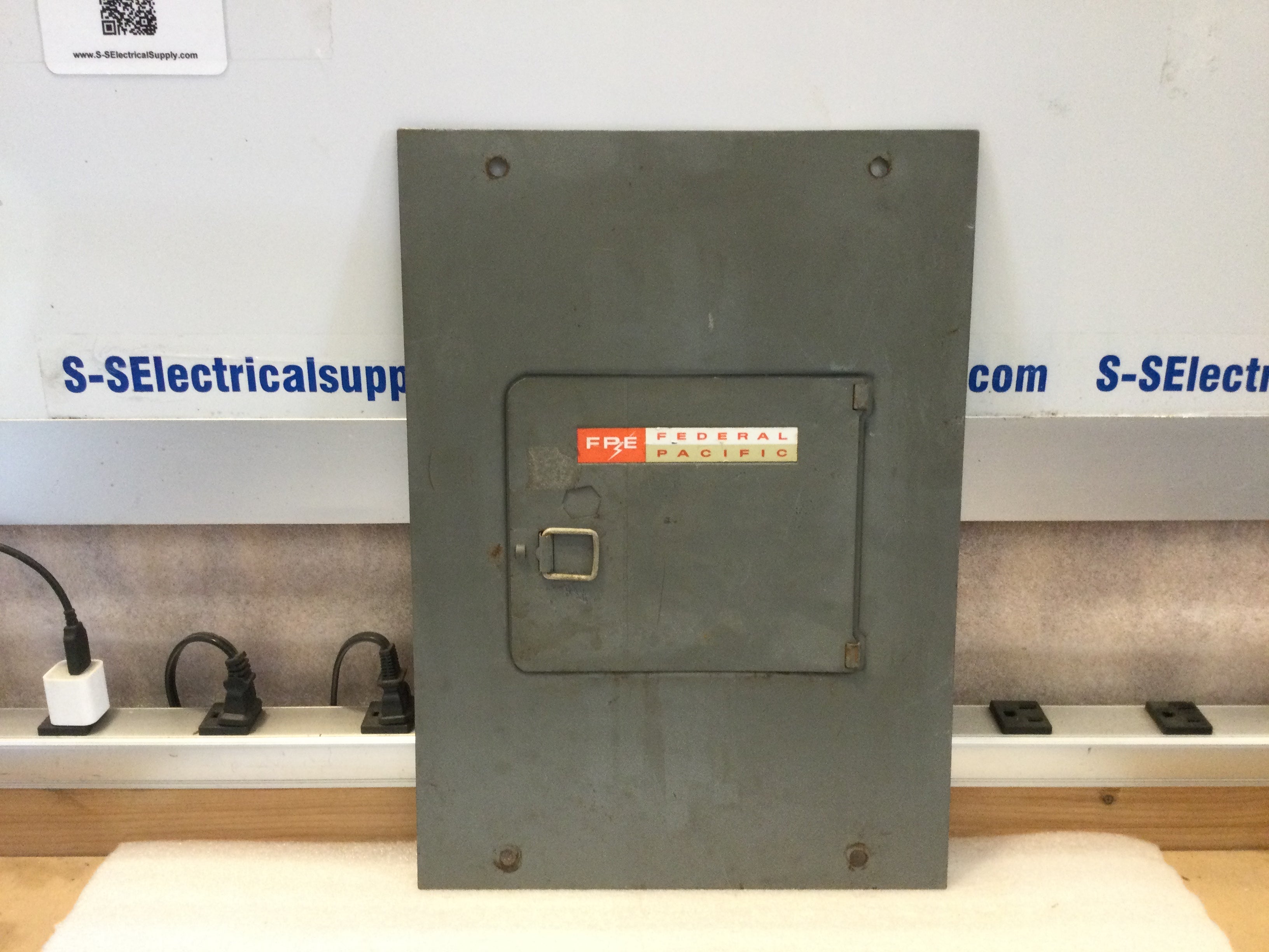 FPE Federal Pacific M108-16-100G Breaker Panel Cover 8-16 Spaces 125 A