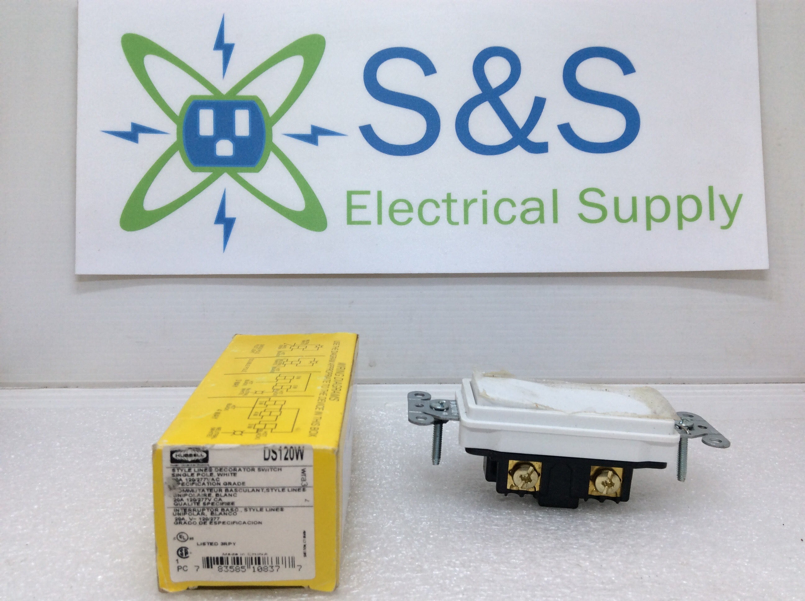 Hubbell DS120W 20 Amp 120/277V Single Pole Decorator Switch - White