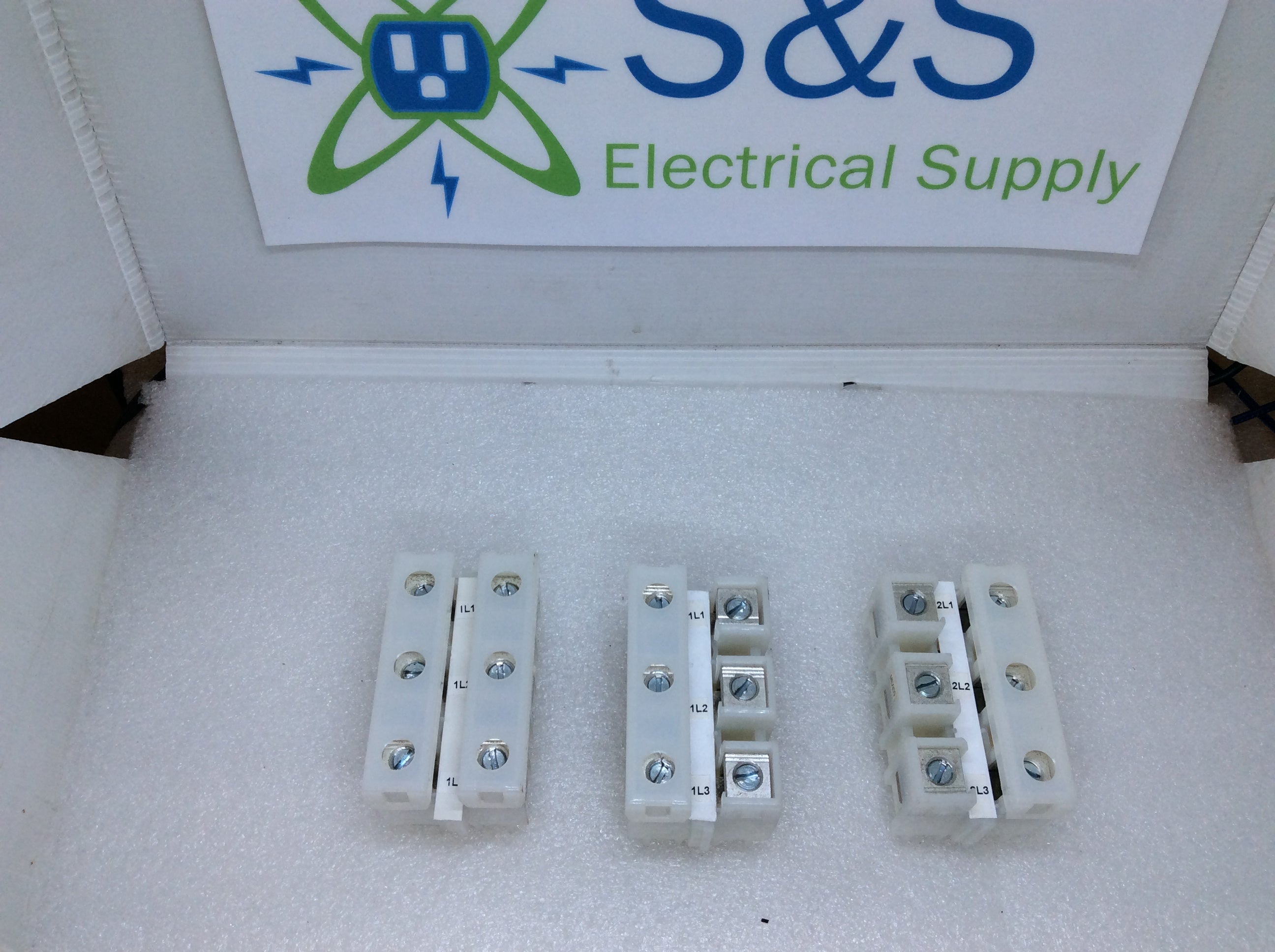 Siemens Terminal Lug Block 3 Position 600VAC Please See Photos