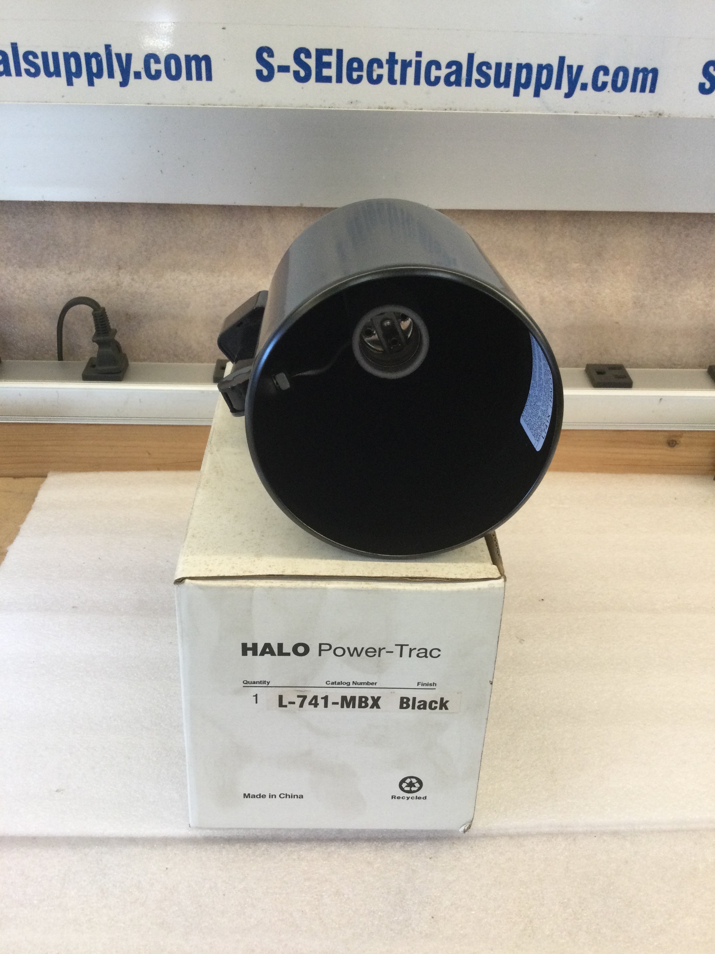 Halo - Cooper Lighting L741MBX Black Power Trac Roundback Track Light.