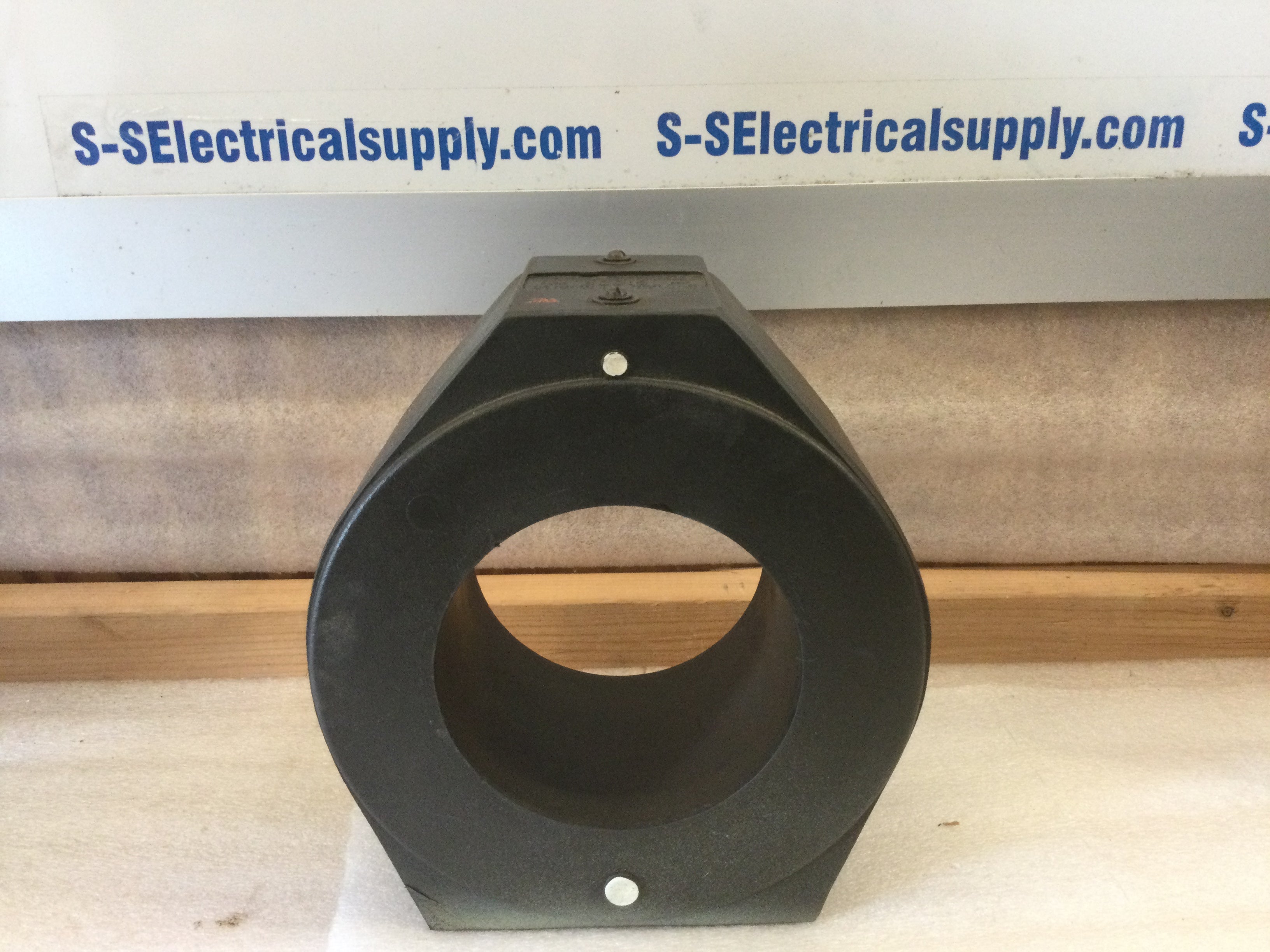 General Electric Type JCS-0 Current Transformer 300:5 / 600:5 Amp Rati