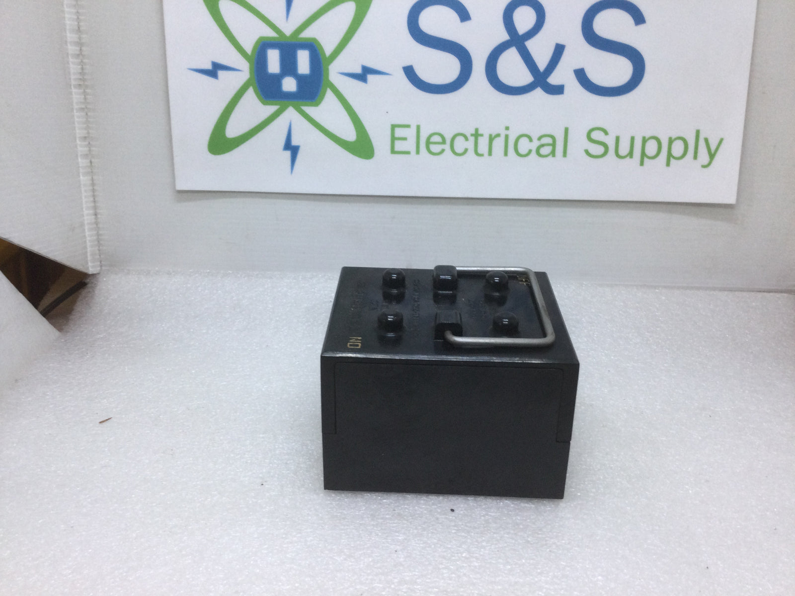 General Electric Type NEC Pull Out Fuse Box 30A 250V 2 Pole With Fuses