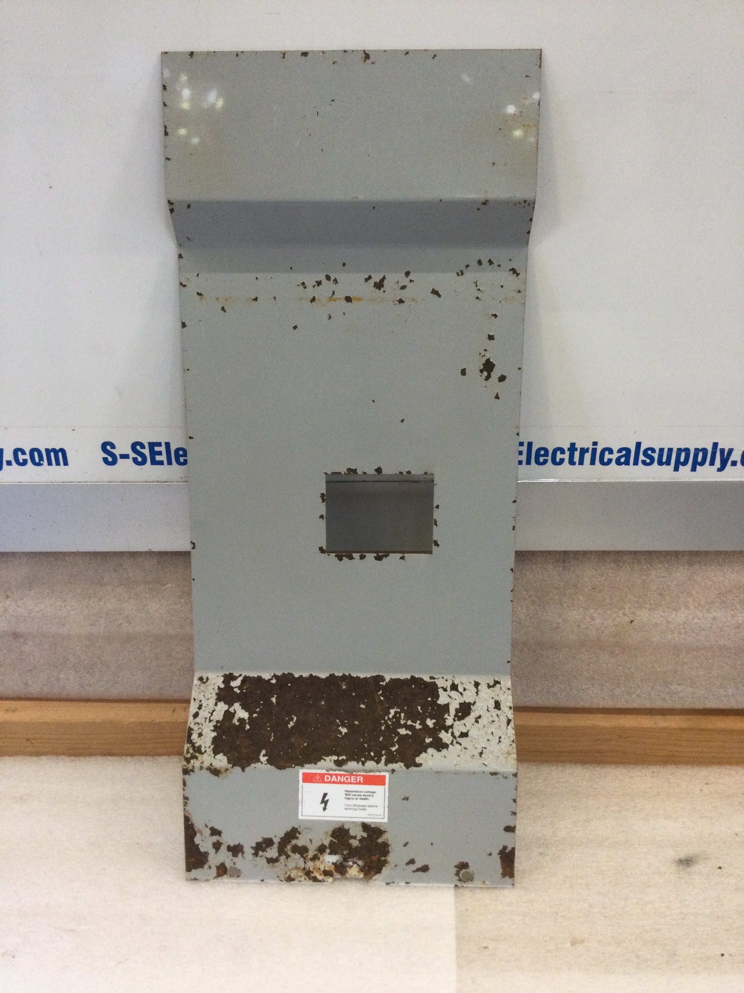 Eaton Dead Front Cover 200 Amp 120/240V 9 3/8" x 22.25"