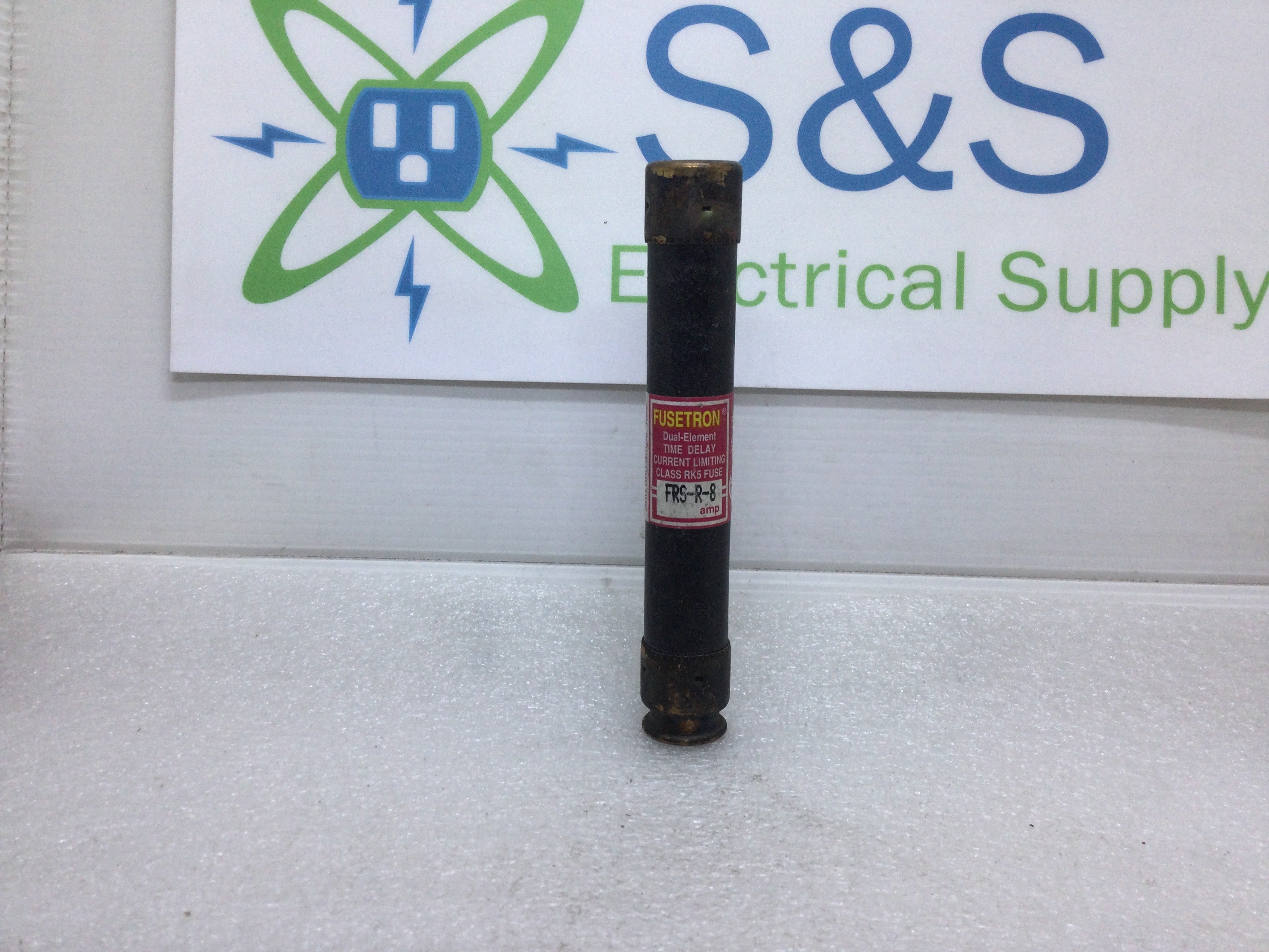 Fusetron FRS-R-8 8 Amp 600V Dual Element Time Delay Class RK5 Fuse - R