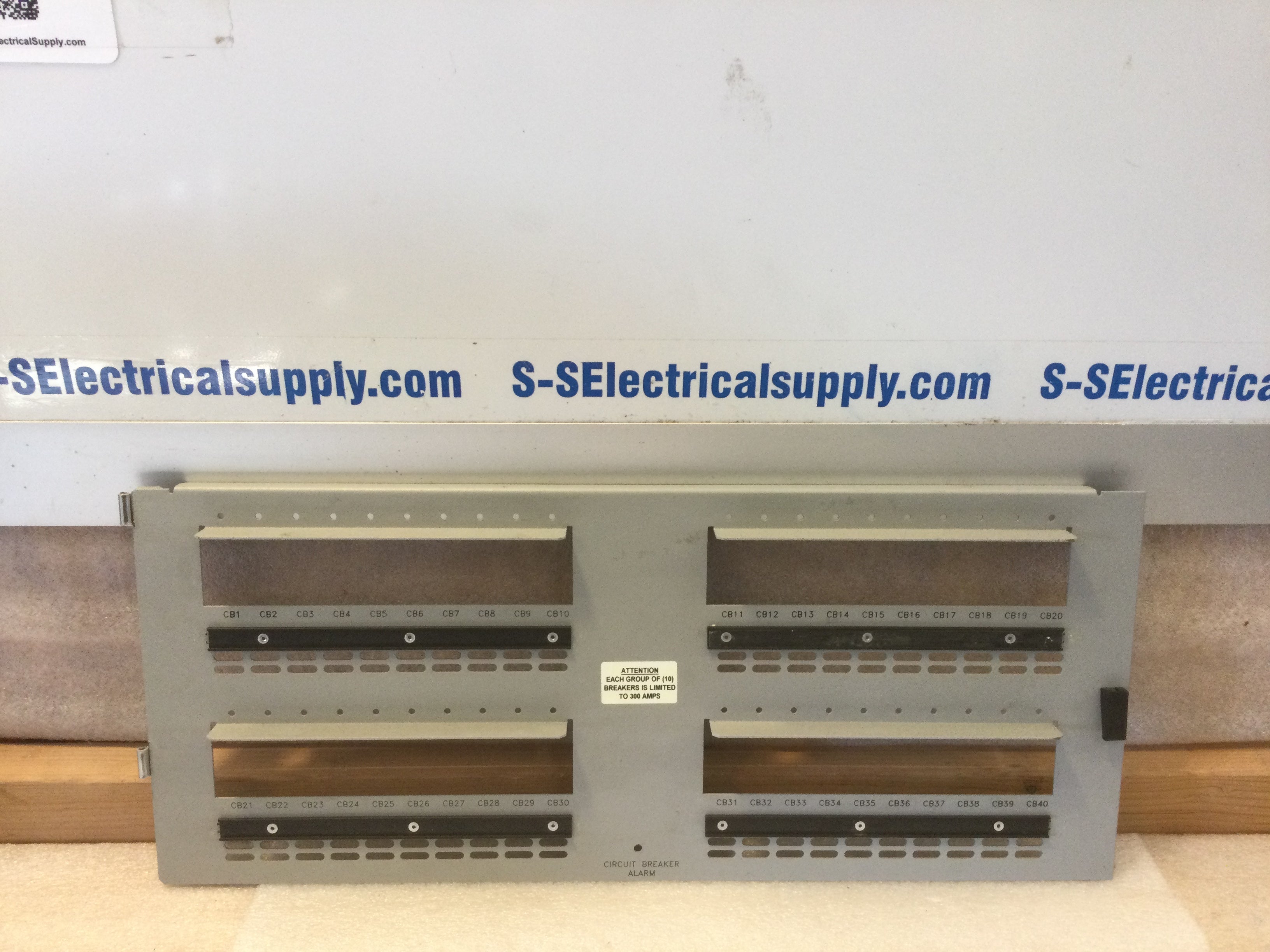 Argus Technologies Rack Mount 40 Circuit Bullet Type Circuit Breaker P