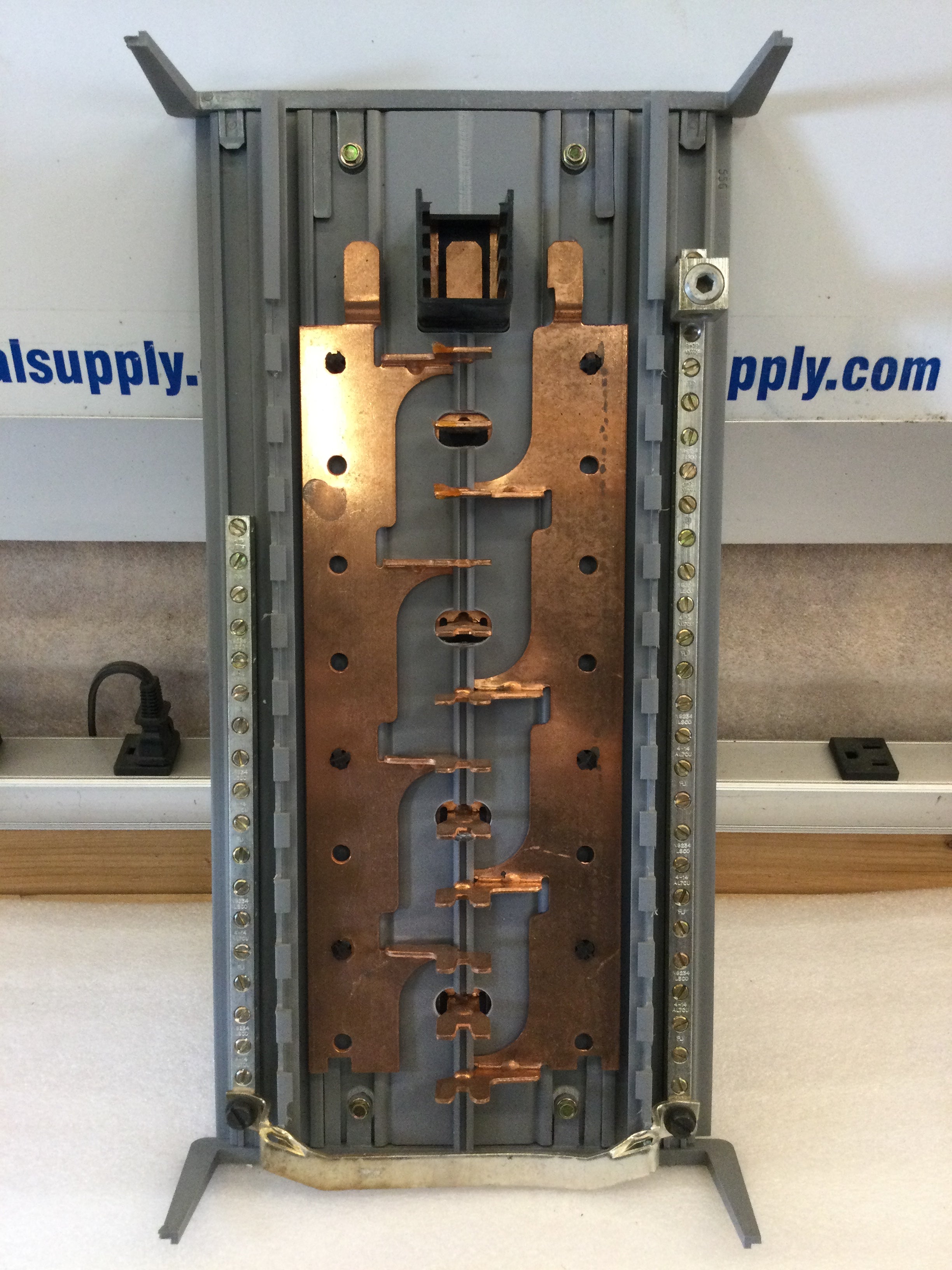 Murray 24 Circuit 3 Phase MLO Copper Buss Guts Only 240vac New Pull (8