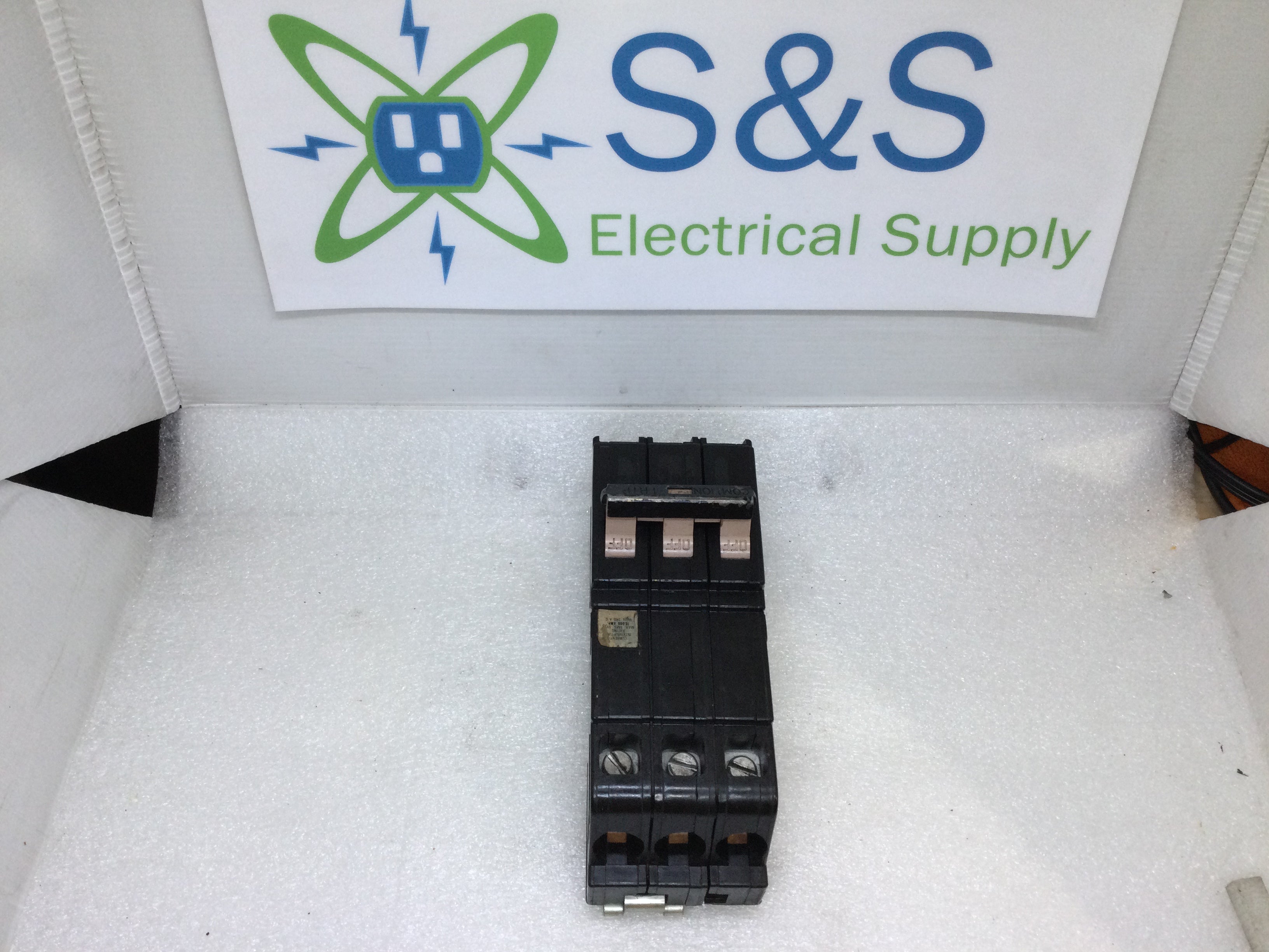 Cutler Hammer CH3100 100 Amp 3 Pole Long Circuit Breaker