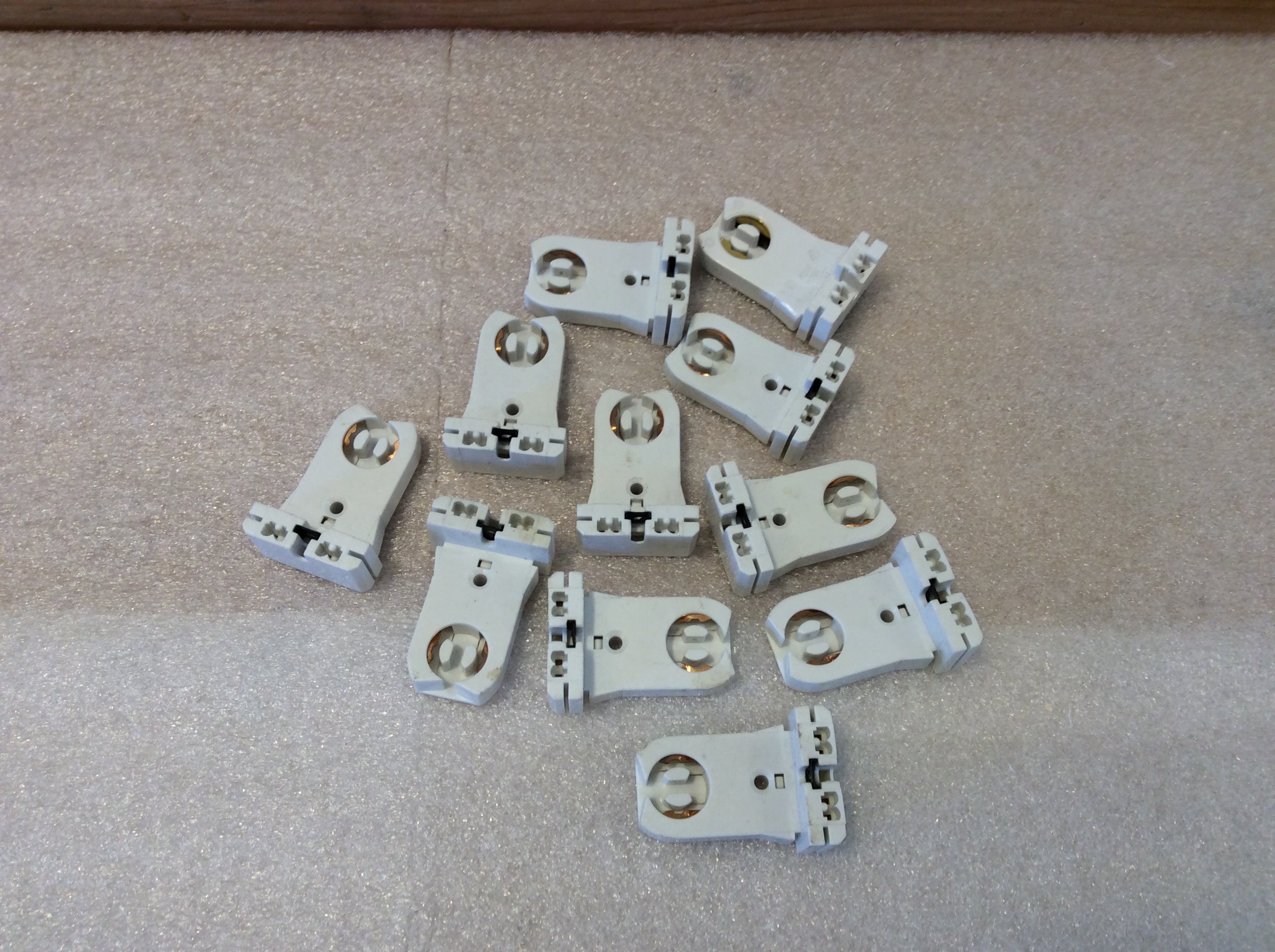 Flourescent Tube T12/T8 Bi-Pin Turn-Type Lamp Holder (Tombstone Socket