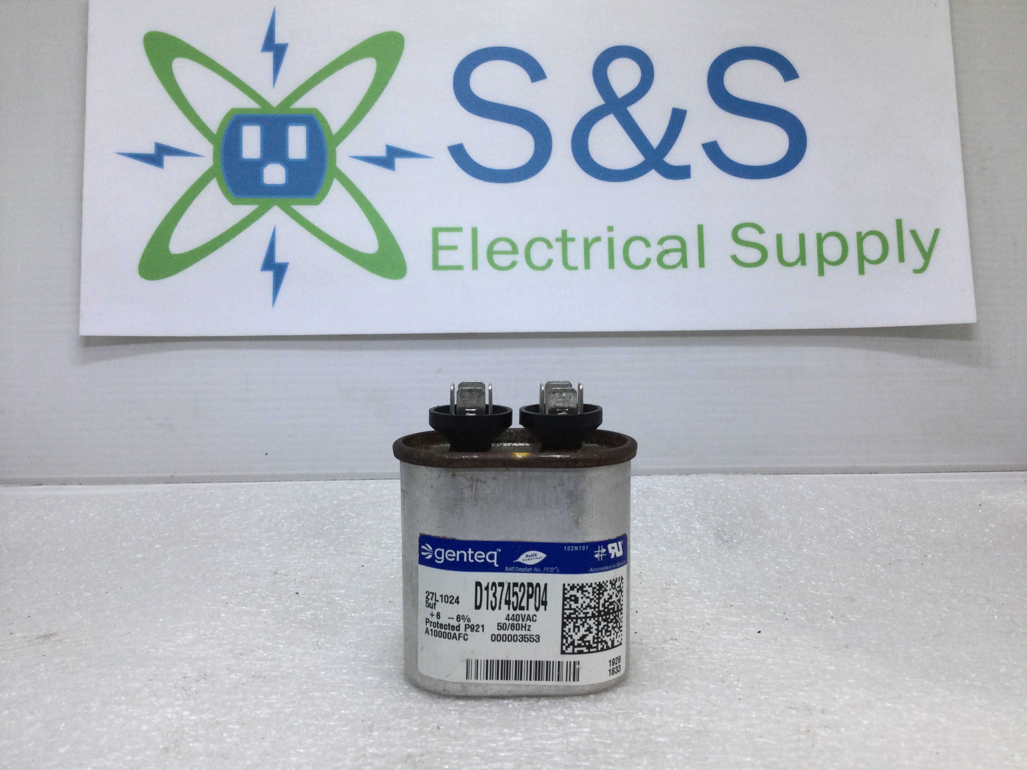 Genteq D137452P04 Capacitor 5uF +/- 6% 440V Application Motor Run