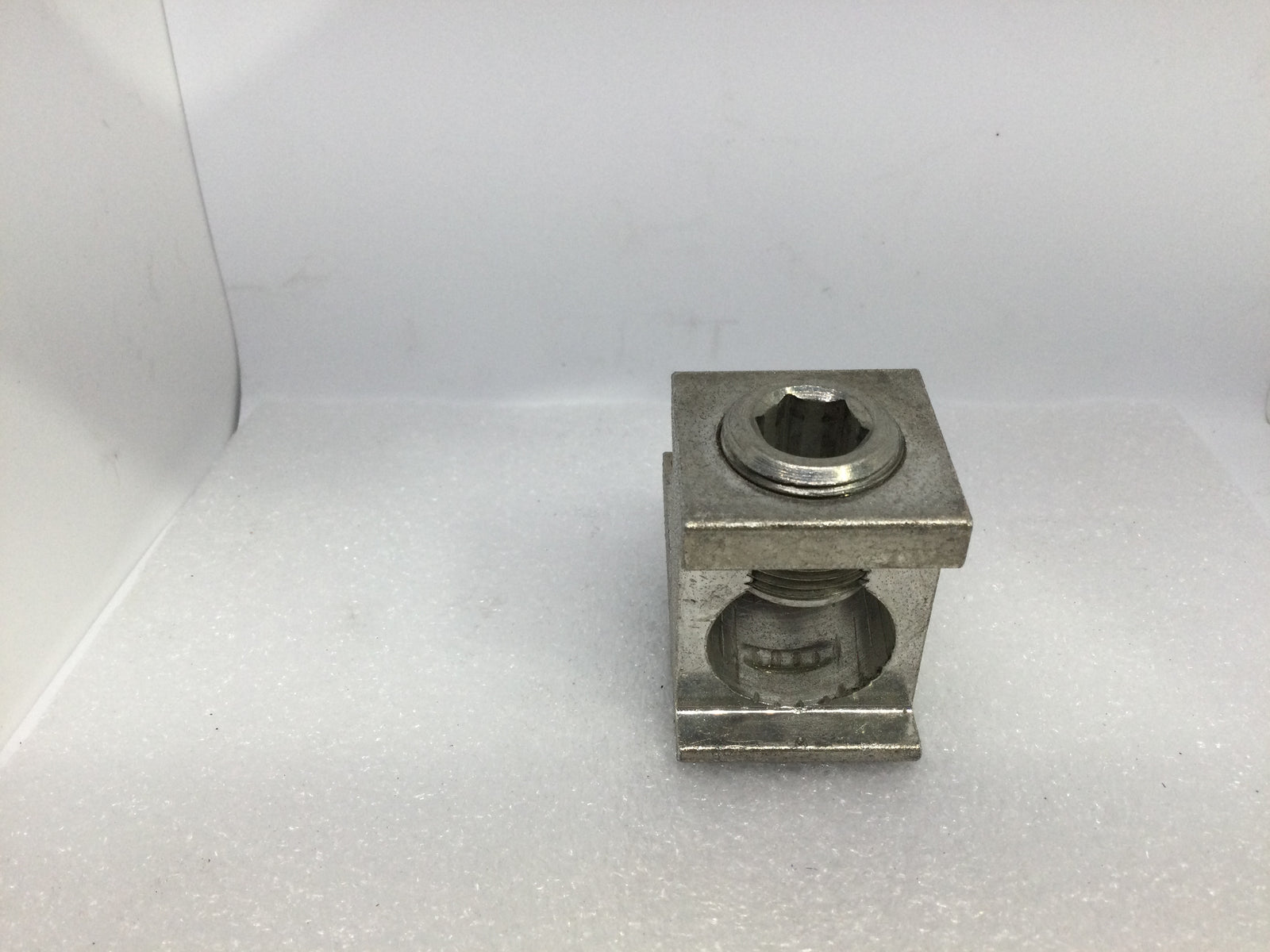 CMC AB-750-4 Mechanical Lug 750 MCM-3/0 (2) 250 KCMIL