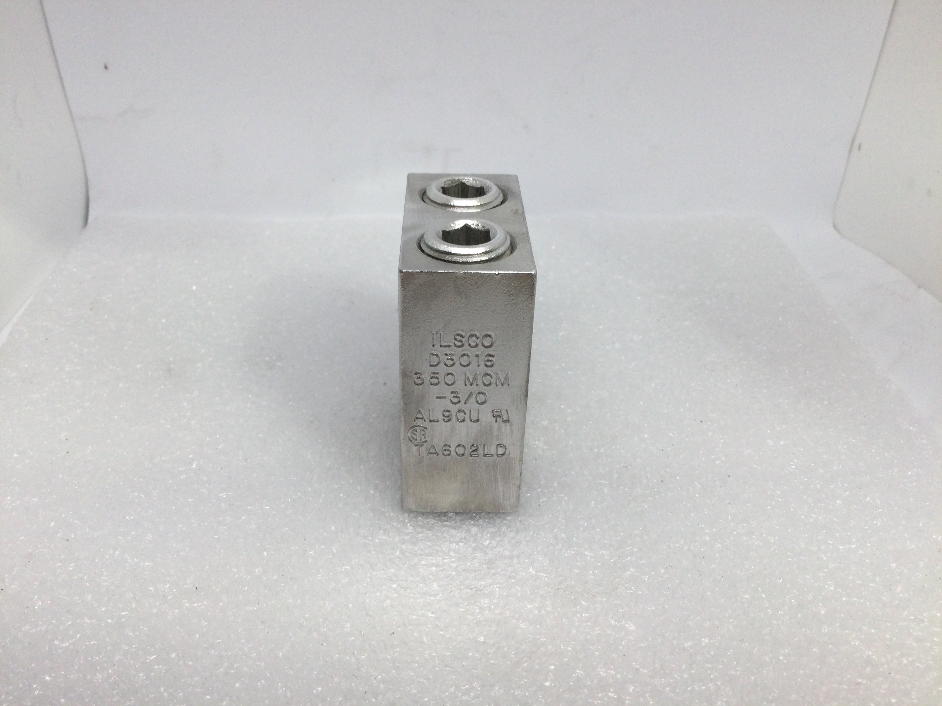 Ilsco D3016 Terminal Lug 350MCM-3/0 2" x 1 3/4"