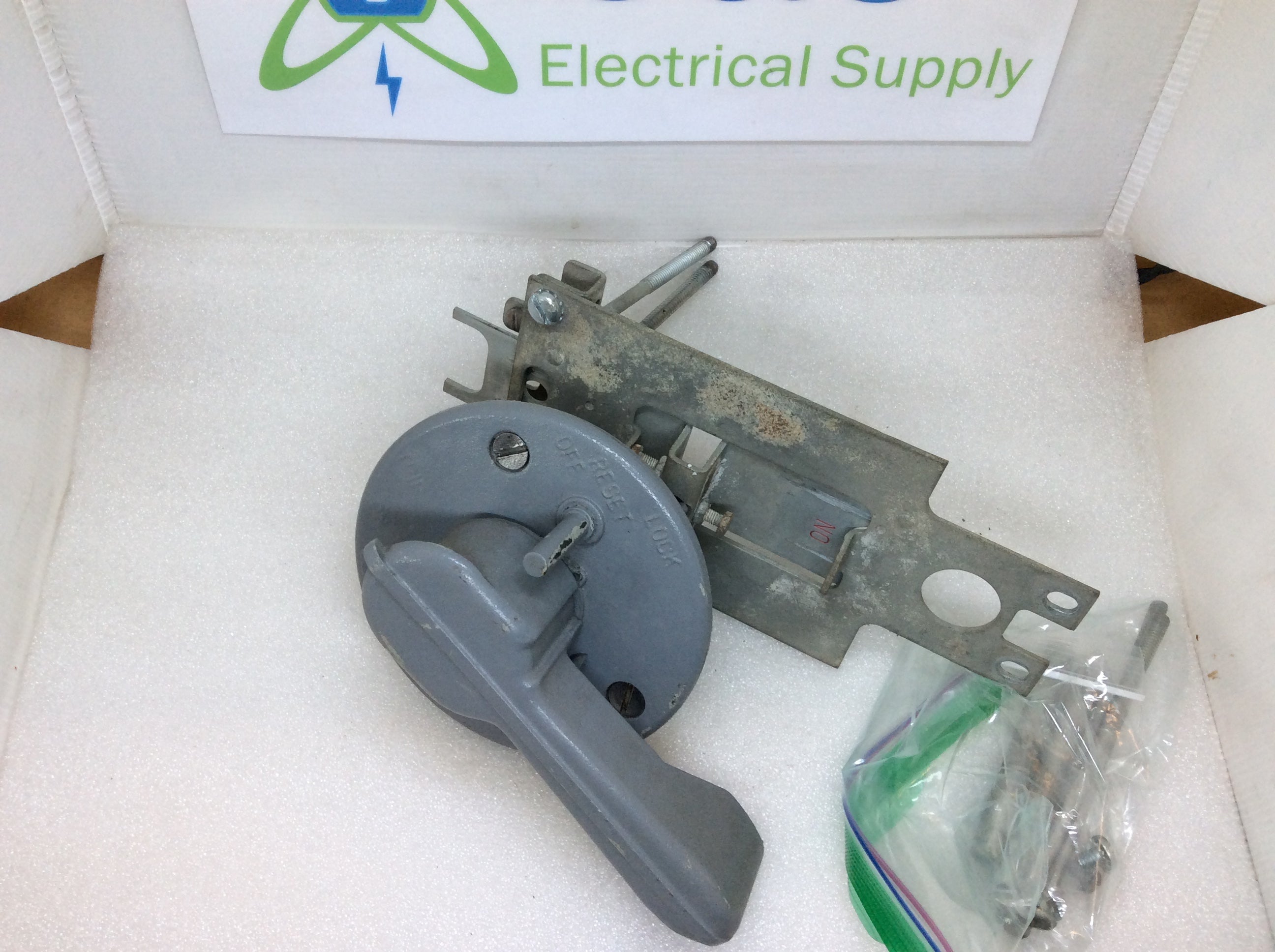 General Electric Safety Switch/Disconnect Handle Kit Used For Breaker
