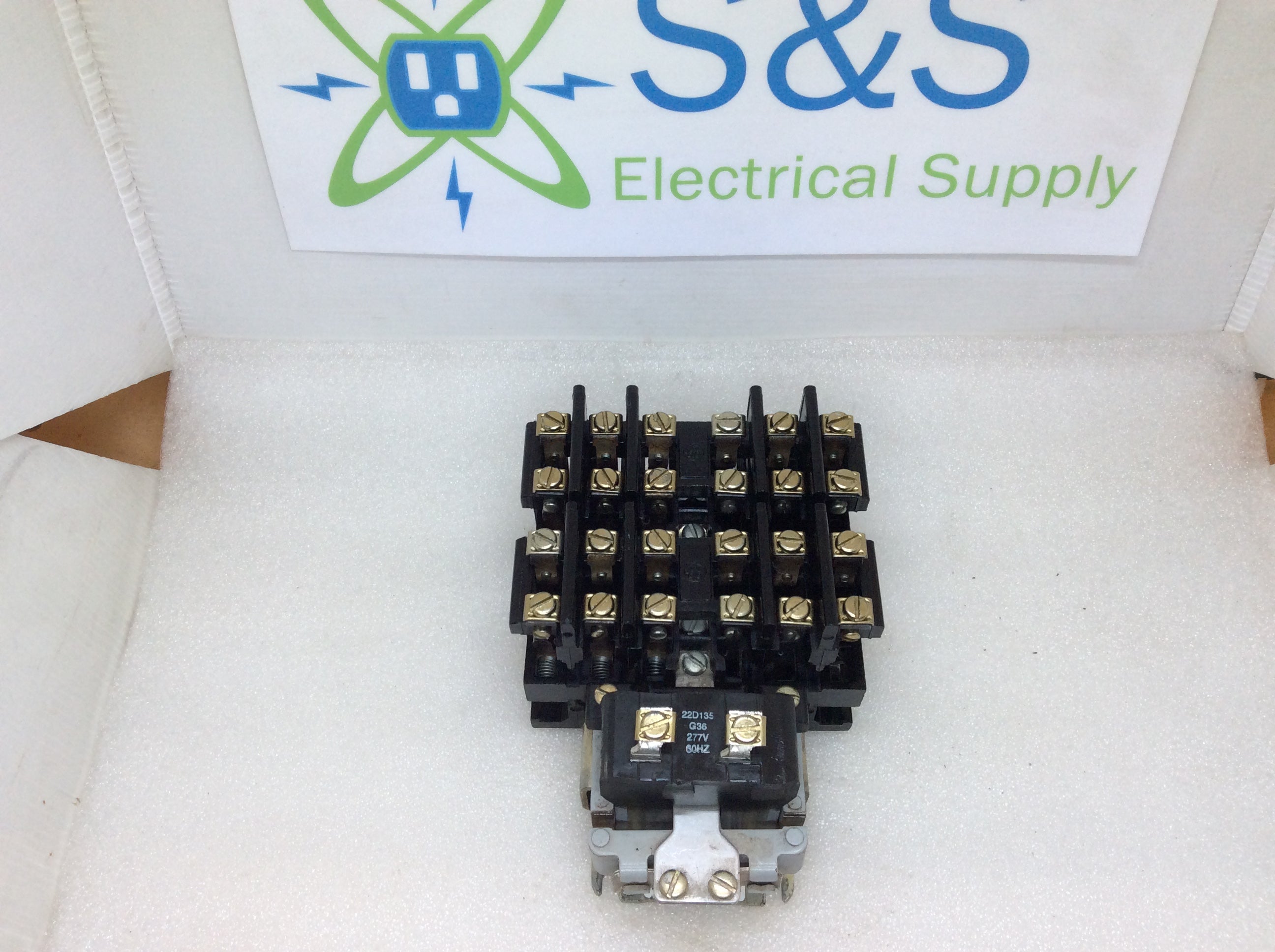 General Electric CR260L20GG 12 Pole Lighting Contactor 20A 277V Line S