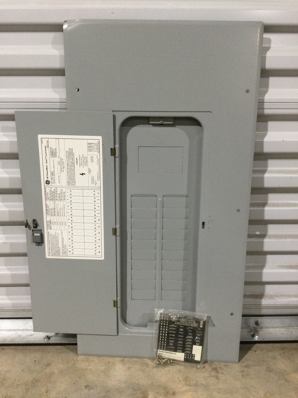 GE General Electric TM20EC 200 Amp 20 Space 40 Circuits Indoor Enclosu