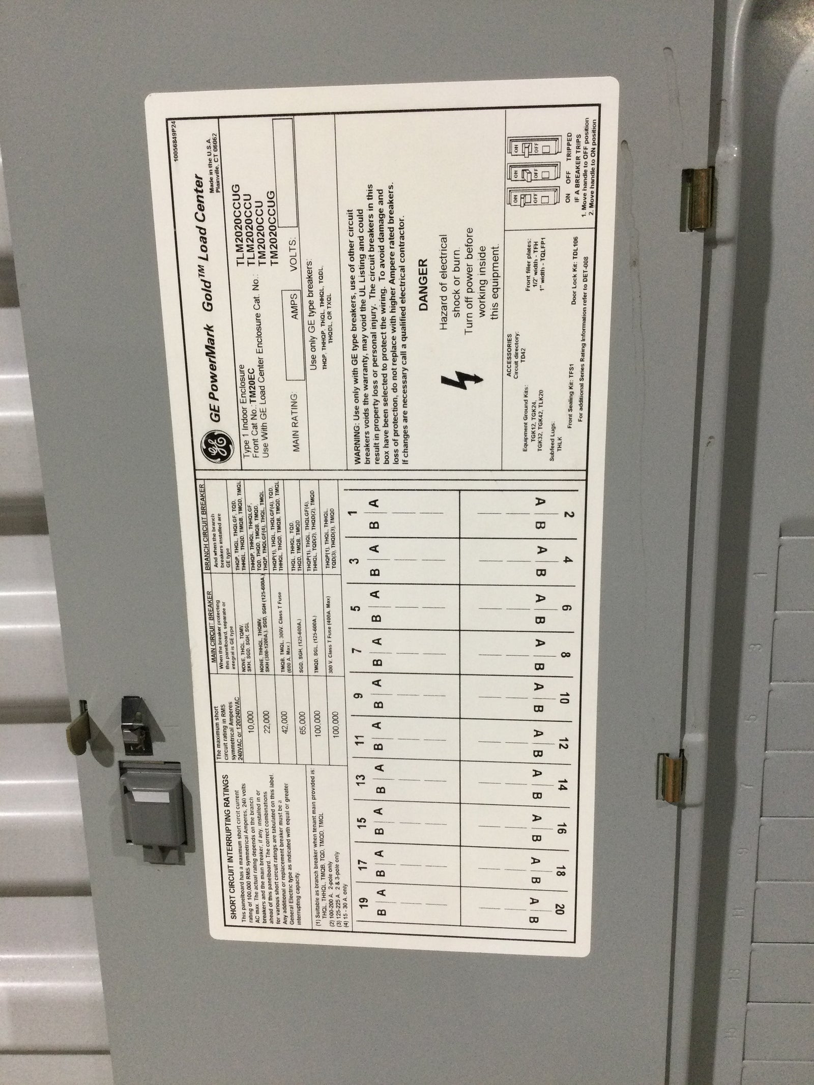 GE General Electric TM20EC 200 Amp 20 Space 40 Circuits Indoor Enclosu